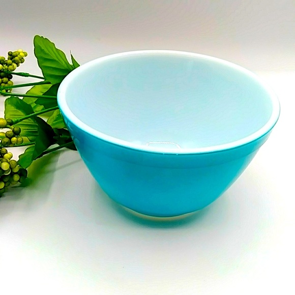 Pyrex | Kitchen | Hp Last One Blue Pyrex Mixing Bowl 4 Vintage Primary ...
